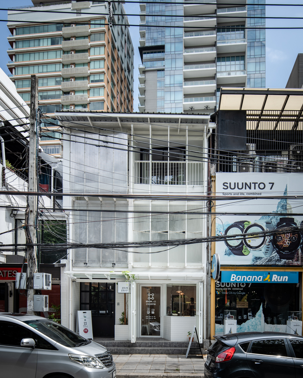 ROOMPINI Hostel ที่พักสุดมินิมอลที่ซ่อนเสน่ห์ของโครงเหล็กไว้ภายใต้ธรรมชาติและงานศิลปะ - SIAM ...